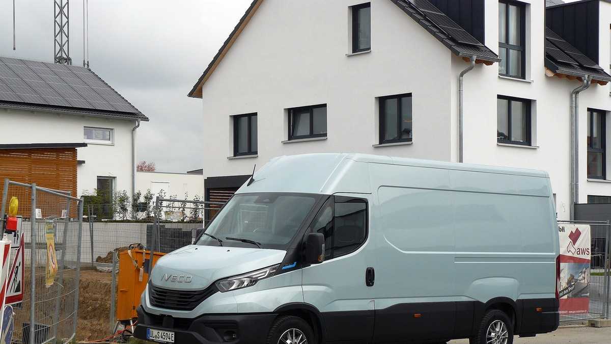Iveco eDaily im Test: Elektrischer Transporter mit Chassis, Zugkraft ...